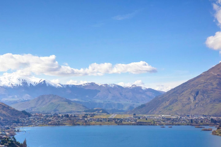 Paradise Peaks - Queenstown Holiday Home - Queenstown, New Zealand
