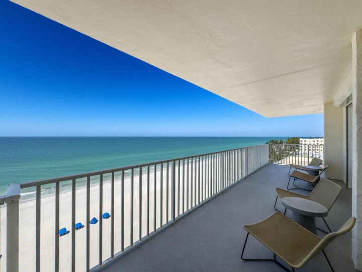 Luxury Penthouse On The Beach Ocean View - Indian Rocks Beach, FL