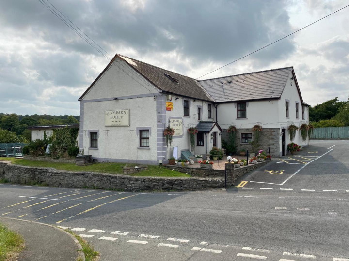 Flambards Hotel - Cardigan