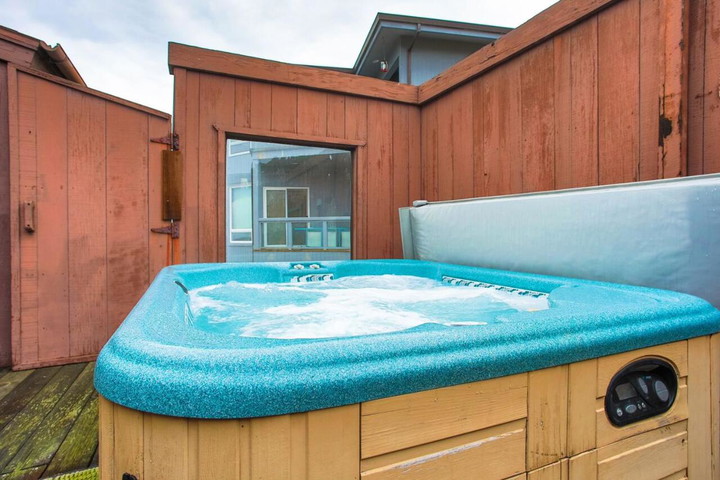 Abalone Alcove! Hot Tub! Pool Table! Amazing Views! Fast Wifi!! Dog Friendly! - Bodega Bay, CA