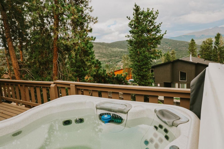 Breck Chalet On Peak 7 With Hot Tub, Mountain Views, Pet Friendly, 7-mins From Breckenridge Ski Resort - Copper Mountain, CO