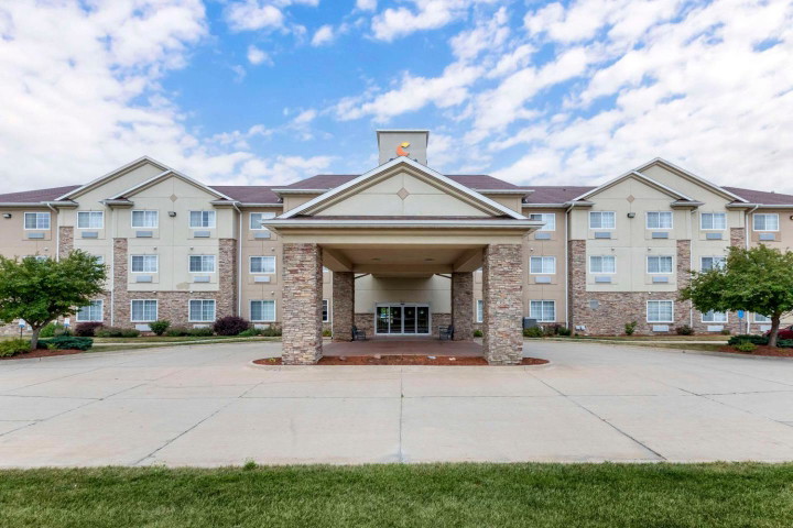 Comfort Suites Cedar Falls Industrial Park - Waterloo, IA