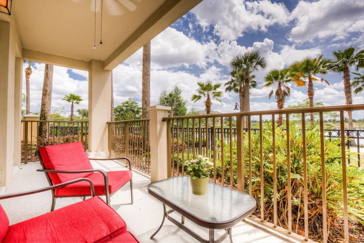 Newly Renovated Lakeview Vista Cay Condo - Orlando