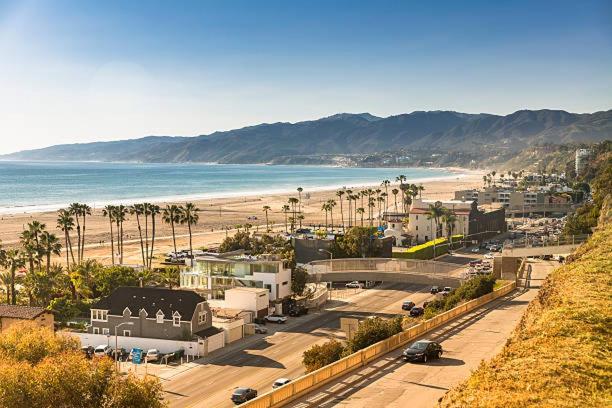 Splendid 2br 2ba Apt – 12 Min Walk To Sm Pier - Venice Beach, CA