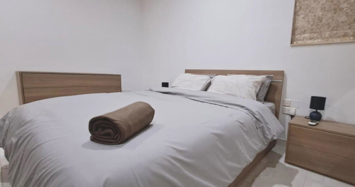 Spacious Getaway In Attard With Terrace & Garage - Malta