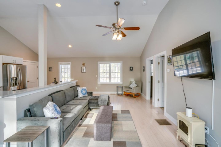 6 Mi To Tanglewood! High-end Lee Apartment - Monterey, MA