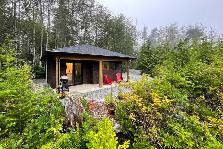Tidal Retreat Cabin - Vancouver Island