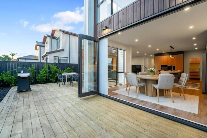 Hobsonville Family 5br Sanctuary With Waterviews - Auckland