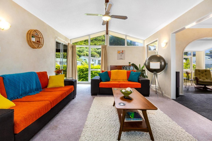Retro 4 Bedroom Home, Warm And Welcoming, Quiet Location - Porirua