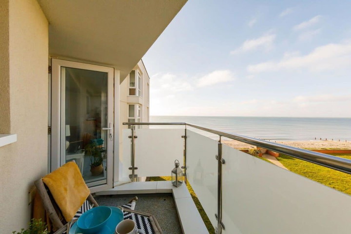 Two Bed Seafront Escape In East Wittering - Bracklesham Bay