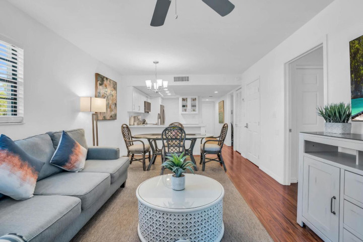Corner Unit Updated And Near Lobby - Naples, FL