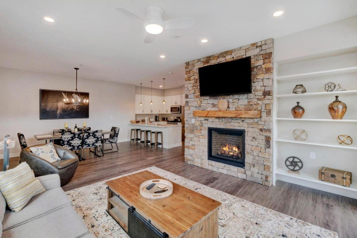 Downtown Wp Loft 208 I Huge Hot Tub I Great Views I Activity Program - Winter Park, CO