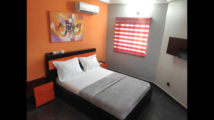 Standard Double Bed Bedroom In Lome Togo - 로메