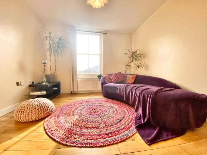 London's Central East End 2 Bedroom City Apartments - London