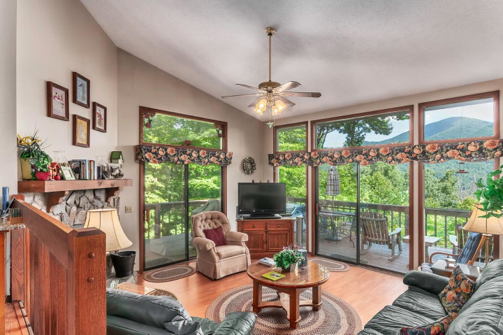 Bella Vista - Hot Tub And Pet Friendly - Maggie Valley, NC