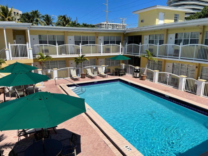 Beach Place Hotel - Surfside, FL