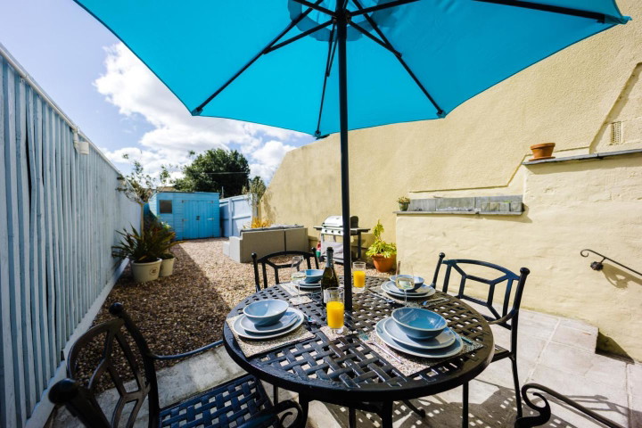Flat 1 Flint House Tenby - 2 Bedroom - Garden - Dog Friendly - Pembrokeshire