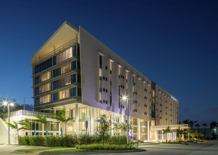 Doubletree By Hilton Miami Doral - Miami Springs, FL
