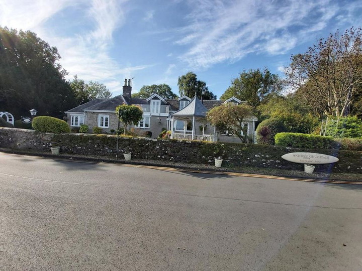 Waters Edge Cottage - Loch Lomond