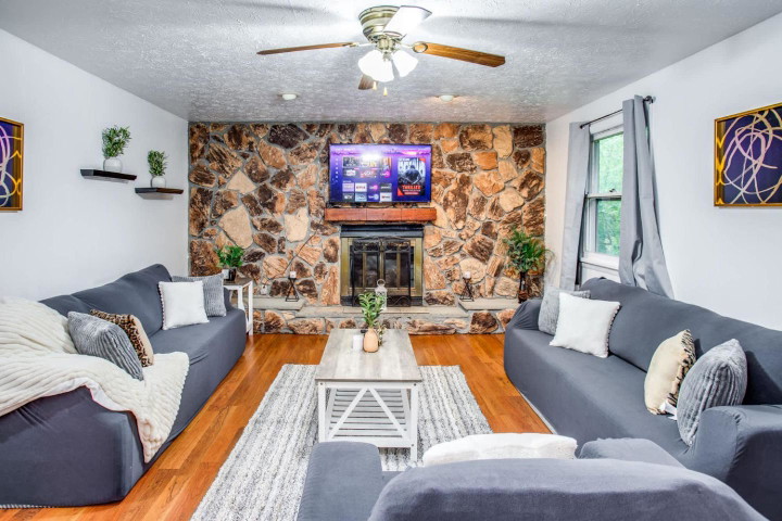 Hot Tub Haven With Game Room Home With In-law Suite - Rochester