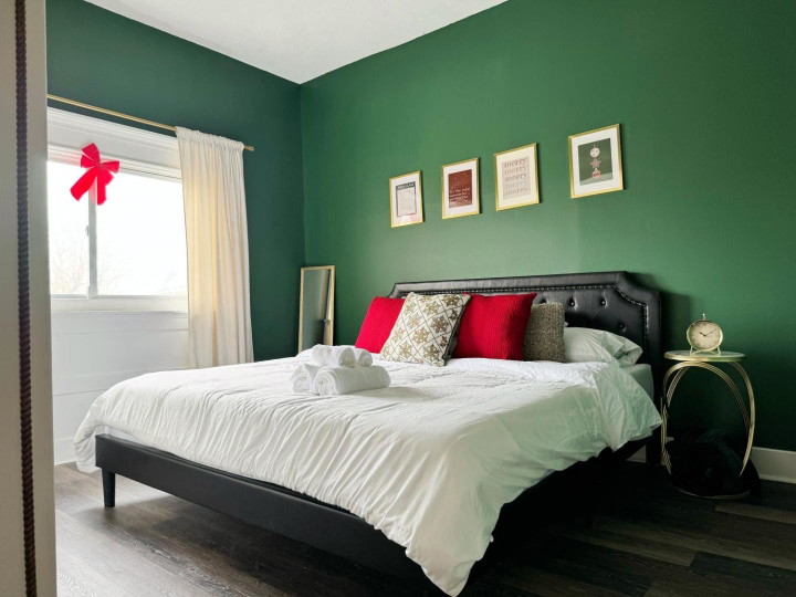 Evansville Holiday House - Evansville, IN