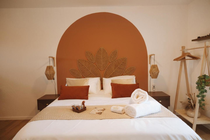 Appartement Suite Ananda, Spa Balnéo, Clim, Piscine, Vue Lac, Parking Gratuit, Cuisine Tout éQuipée, Wifi, Refait à Neuf Tout Confort, Idéal Pour Une Escapade Détente - Arles