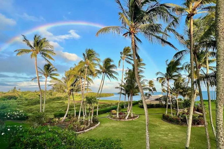 Oceanfront Condo Complex Wavecrest C306 - Hawaii