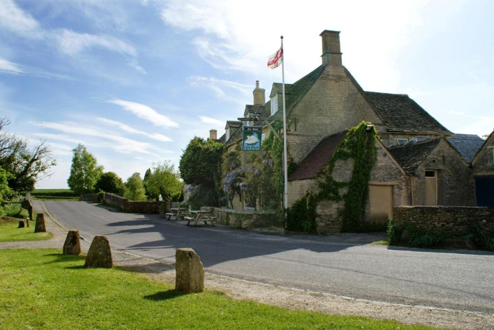 The Swan Inn Swinbrook - Burford