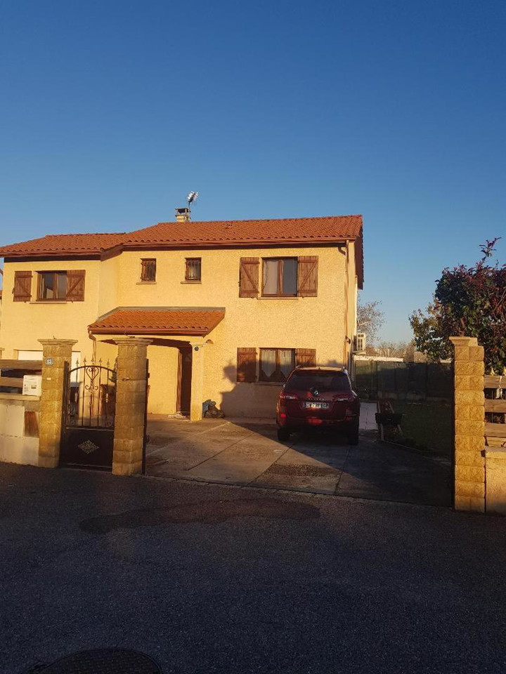 Grande Maison à Vaulx En Velin Carré De Soie - Meyzieu