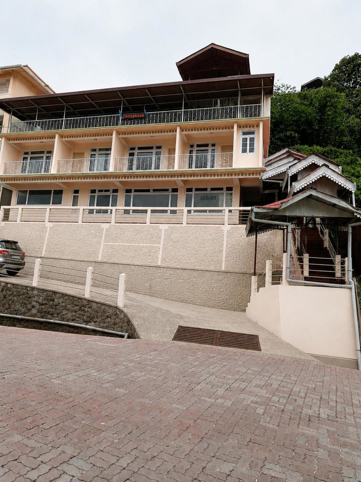 Clouds Hotel And Restaurant - Gangtok