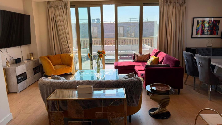 Stunning And Central Three Bedroom Penthouse With Roof Terrace - Edinburgh