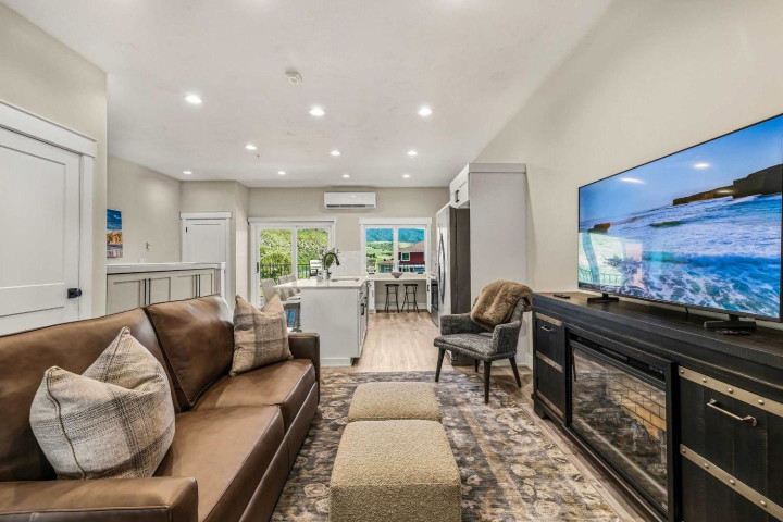 Mountain Getaway Modern Condo - Swan Valley, ID
