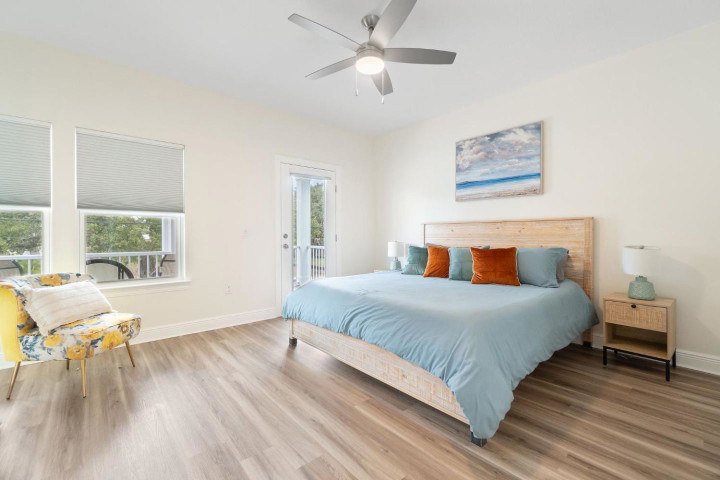 Bright And Open Walk To Downtown - Pensacola, FL