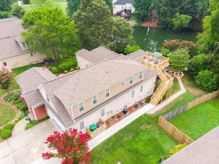 The Sky Deck 2 Bed 2 Bath With Lr, Dr, Kitchen, Laundry & Deck - Greensboro, NC
