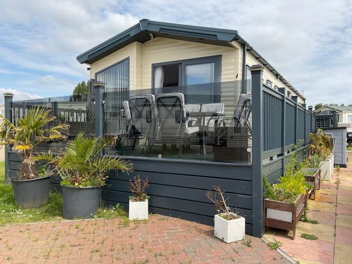2 Bedroom Mini Lodge Caravan At Coopers Beach Holiday Park - Essex