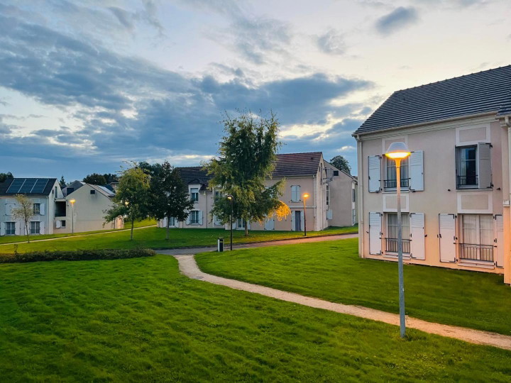 Appart Hôtel 3* Dans Une Résidence De Tourisme - Moissy-Cramayel