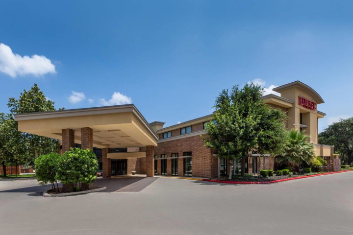 Heritage Inn & Suites San Antonio Airport, Trademark Wyndham - Alamo Heights, TX