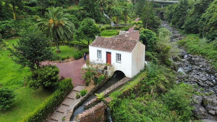 Ribeira Do Guilherme - Watermill House Botanic Garden - Portugal