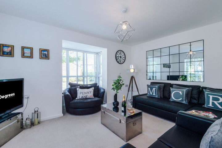 Stunning Riverside 3-bed Home By 53 Degrees Property In Manchester With Garden & Free Parking! - Manchester