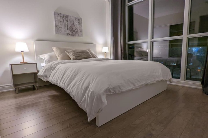 Lovely 2 Bed Condo In Downtown Toronto - Ontario