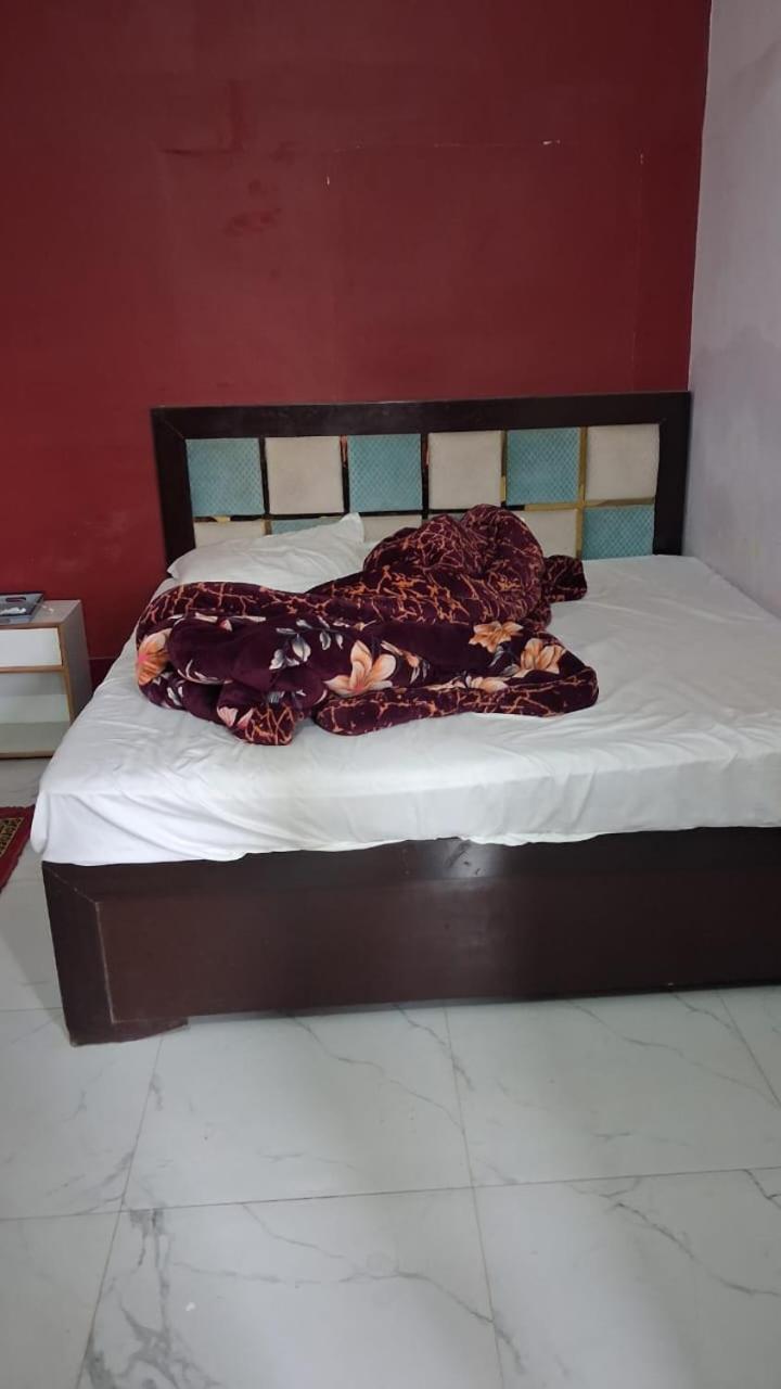 Shri Hari Lodge Near Ram Mandir - Ayodhya