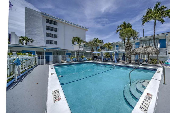 Castle By The Sea Motel - Florida