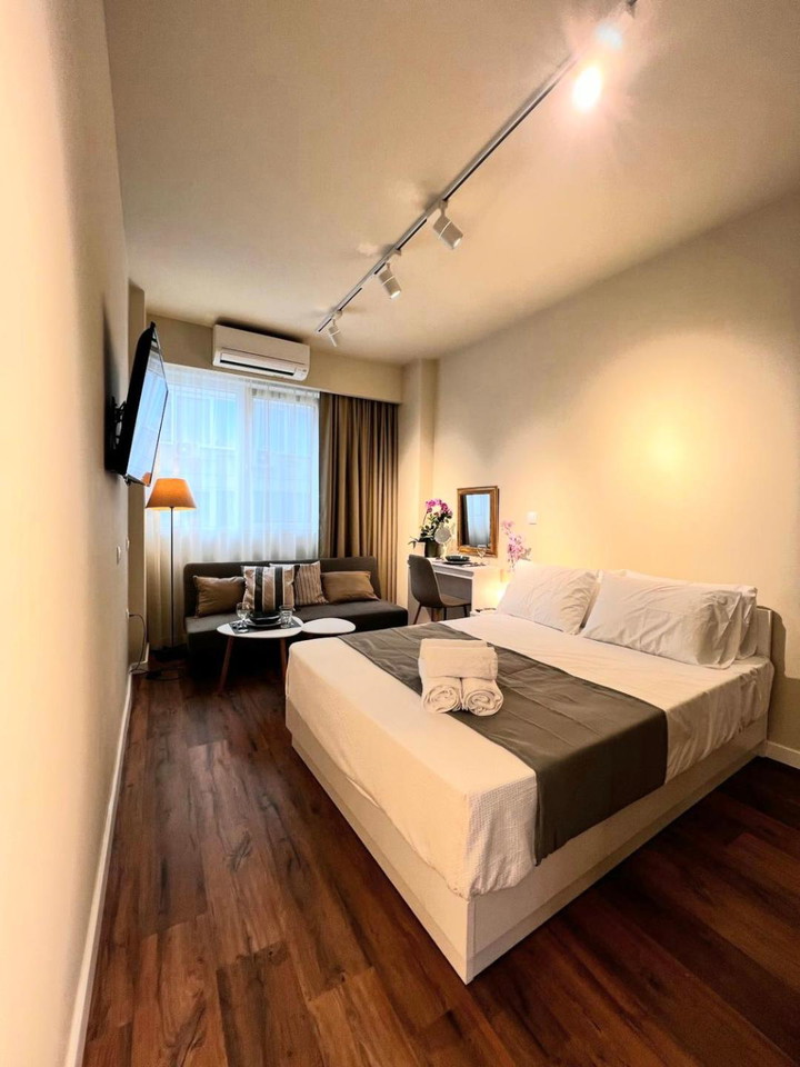 70 Steps Studio A, 50 Meters From Dimokratias Metro Station - Thessaloniki