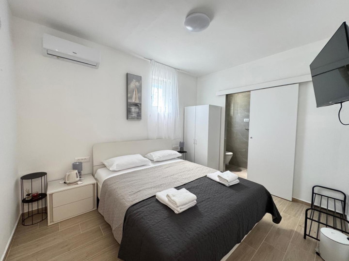Flowers Apartments Pula, City Center 2 - Alpes