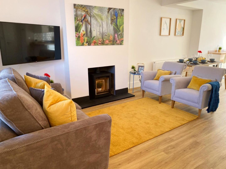 Stunning New House - Great Location - Garden - Parking - Fast Wifi - Smart Tv - Beautiful 2 Bedroom House Sleeps Up To 6! Only 5 Min Drive To Sandbanks Beach! - Poole