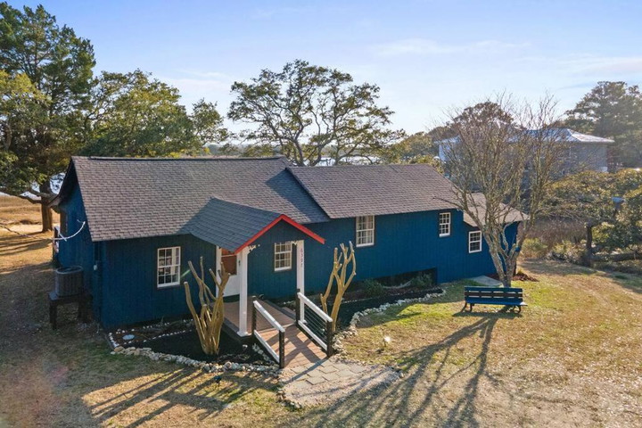 Dolphin Cove - Whole Waterfront House With Dock - Sunset Beach, NC