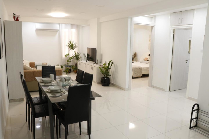 Spacious Apartment, Near Pinikoudes Beach - Cipro
