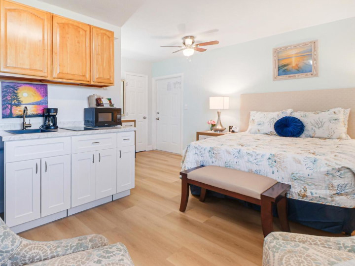 Bella Sirena Inn - Pinellas County, FL