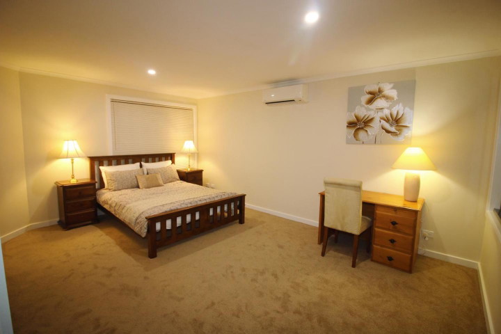 Silver House - Melbourne Airport Accommodation - 7 Minutes From Melbourne Airport - Tottenham