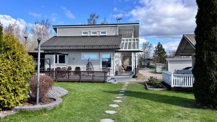 Villa Krystle - Riverside Retreat - Pori